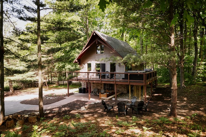 Chalet Ski & Golf Getaway | Shanty Creek| Hot Tub - Torch Lake, MI