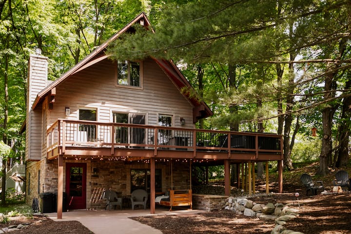 Shanty Creek Chalet Retreat• Hot Tub • Fire Pit - Torch Lake, MI