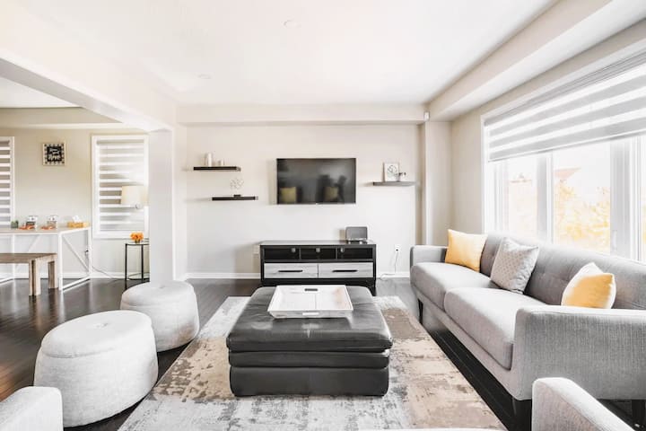 Elegant 4bd Home W/ Office, Free Parking & Views! - Brampton
