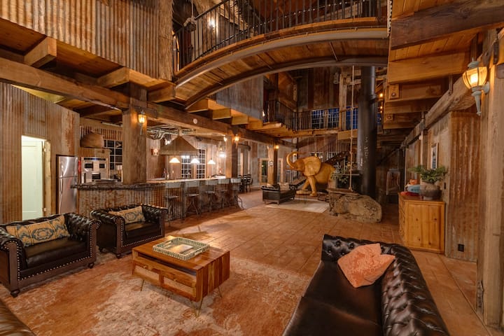 Unique Stay! Pool/ Hot Tub/ Game Room/ Bar/ Views - Lakeport, CA