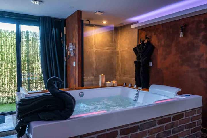 Loveroom Avec Jacuzzi Privé + Petit Déjeuner - Fos-sur-Mer