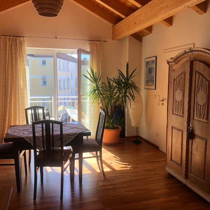 Ruhige Dg-wohnung Mit Balkon Und Bergblick - Poing