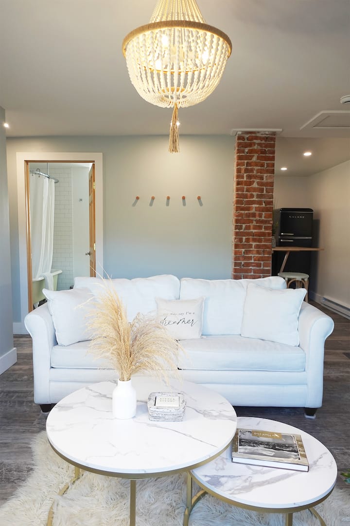 Whiteface View Walk To Main St Convenient Boho Apt - Lake Placid, NY