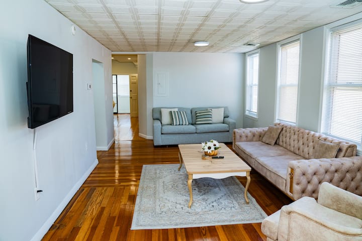 Chic 2br Boston Apt Walk To T & Logan, Great Spot - Boston, MA
