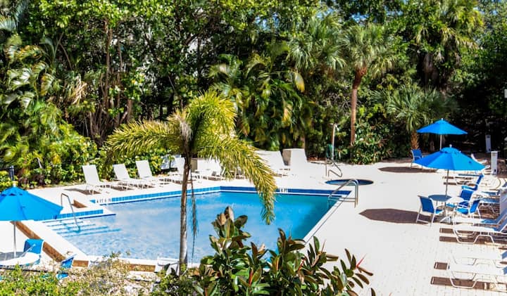 2br Boutique Bay Retreat Across From Beach - Longboat Key, FL