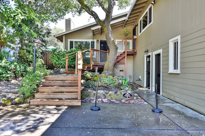 Clean And Comfy Bedroom Suite With Bath & Laundry - Glen Ellen, CA