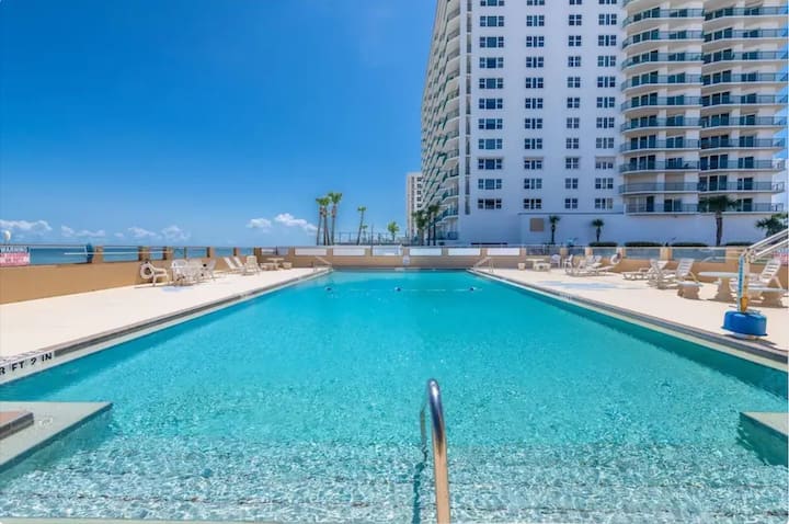 Amazing Ocean Front In Daytona / Pool - Daytona Beach Shores, FL