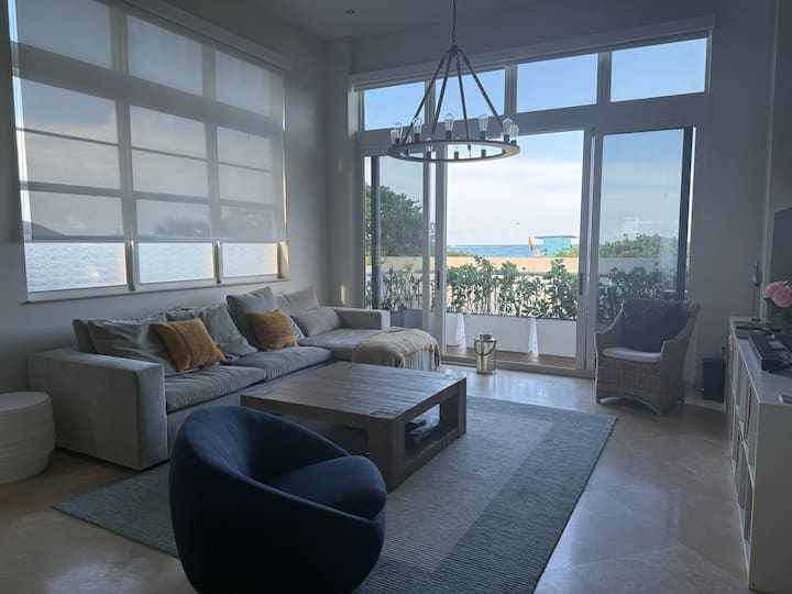 Lovely 2 Bedroom Oceanfront High Ceilings Cond - Miami Beach