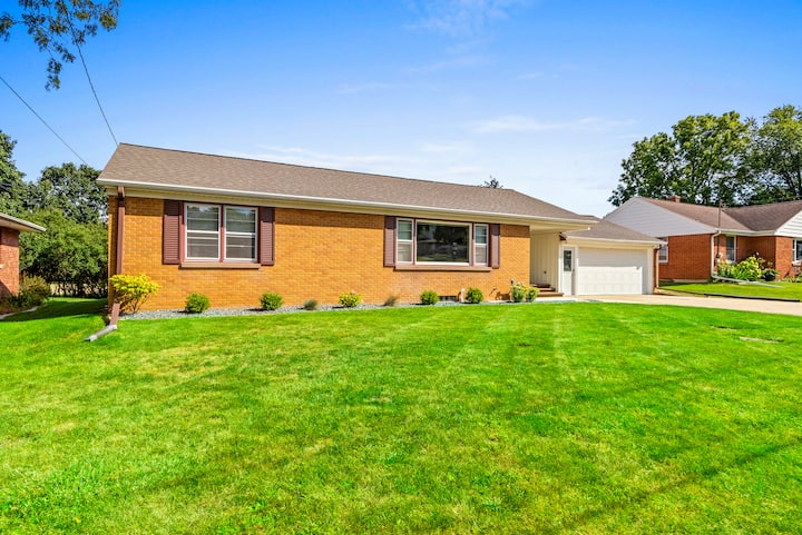 Walking Distance To Lambeau And Titletown - 4 Bdr - Green Bay, WI