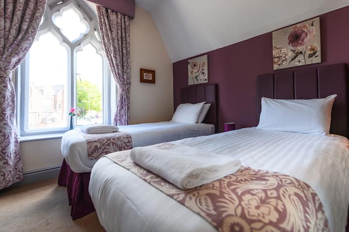 Twin Room With Breakfast At The Lemon Tree - Llangollen