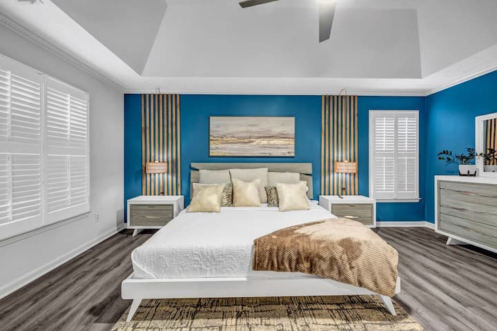 10 Guest Suburban Getaway Near The Mall Of Georgia - Buford, GA