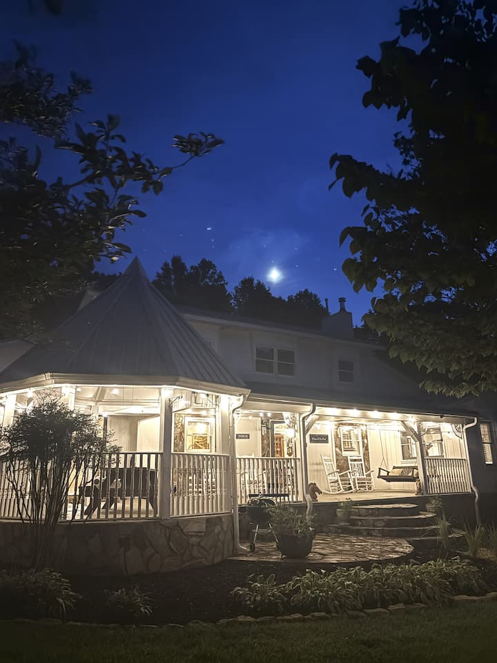 Pondside Porch House - Ellijay, GA