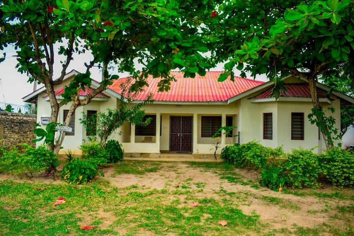 Karura And Friends Airbnb (Affordable) - Diani Beach