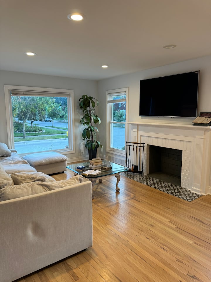 Cozy Home In Historical Dearborn - Dearborn, MI