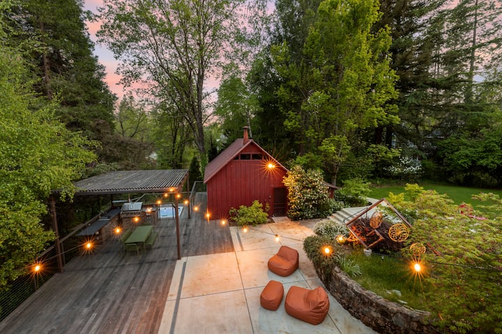 Goldtown Hideaway Barn - Secluded Downtown Escape - Nevada City, CA