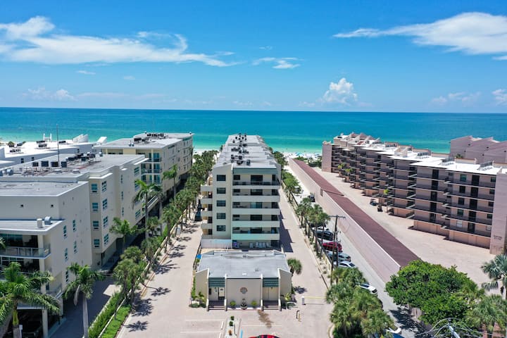 100 Steps To Siesta Key Beach. 3 Night Minimum! - Siesta Key, FL