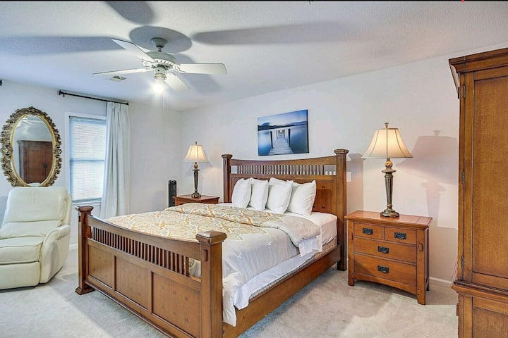 Masters Retreat! Quite, Great Location 4bdr House - Augusta, GA