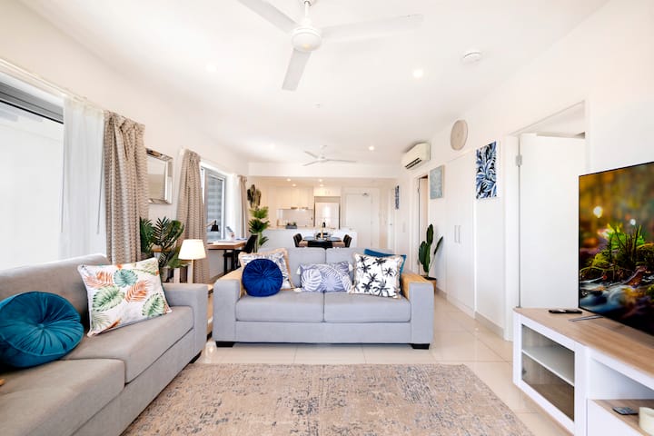 Reef-side Splendor: City Vistas ~ Pool ~ Workspace - Darwin