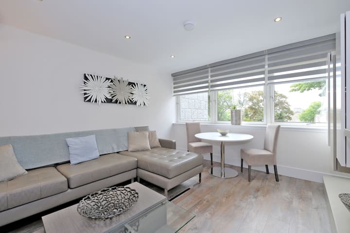 Lovely 2 Bedroom Apartment With Onsite Car Parking - Aberdeen