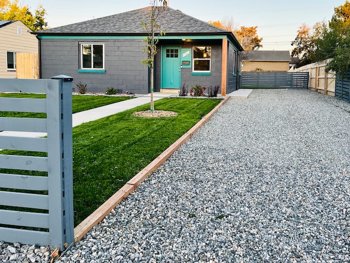 Modern Home Near Hospital - Montclair - Denver