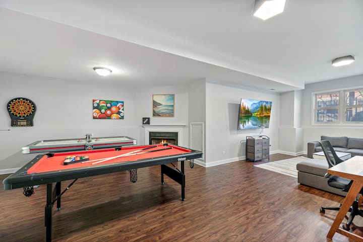 4 Br/3ba, Great For Large Groups, Garage Parking - Chicago, IL