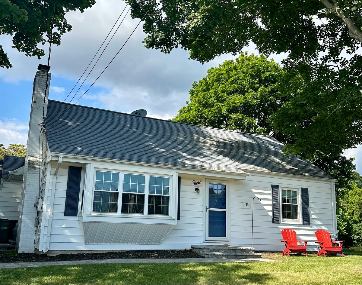 Cheerful 3bd Cape feet from beach/ river access - Houses for Rent in ...