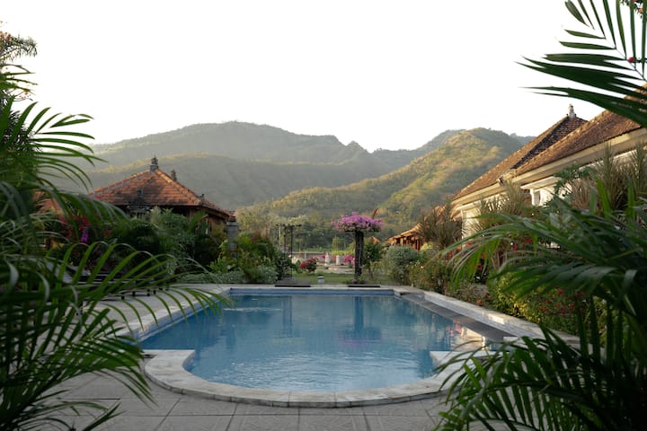 Bungalow Di Amed Dengan Pemandangan Kebun - Indonesia