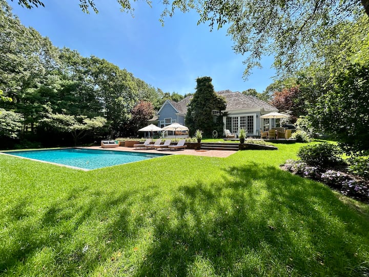 Fall In East Hampton: Great Value–5 En Suite Bdrms - East Hampton, NY