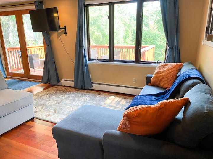 Pathway To Serenity Cottage: Your Peaceful Escape - Irondequoit Bay, NY