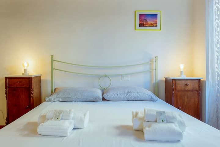 La Finestra Sull'anfiteatro, Lucca E La Sua Storia - Lucca