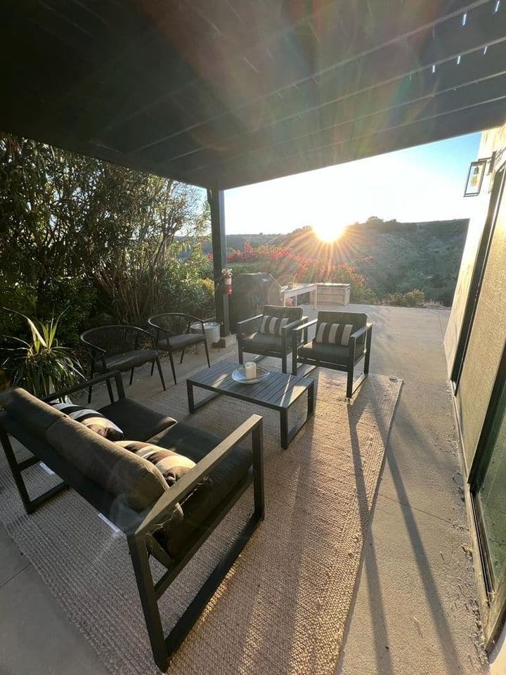 Amazing Mountain Views In 2-bedroom Renewed Home - Goleta, CA