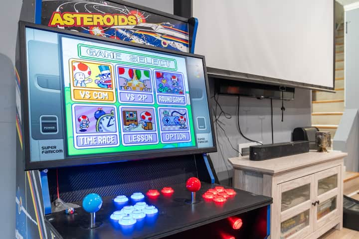 Cozy 2br 2ba: Hot Tub, Sauna, Arcade, 4k Screen! - Omaha, NE