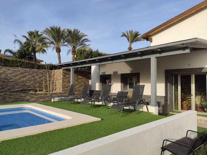 Palm Room. Acogedora Habitación Privada Con Baño. - Elche