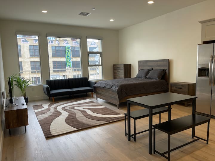 City Center Studio In Dtla! Brand New & Modern - Los Angeles