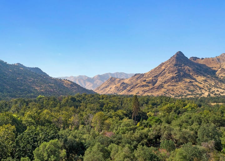 Sequoia Forest Retreat—riverfront Home - Three Rivers, CA