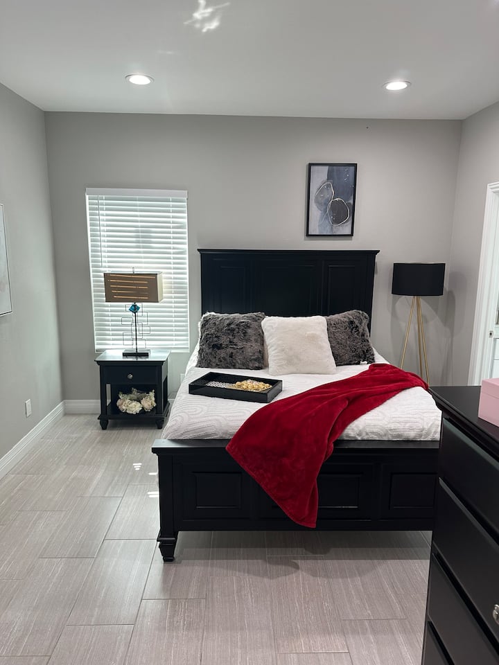 New Custom Luxury Retreat – Modern & Stylish Stay - San Bernardino