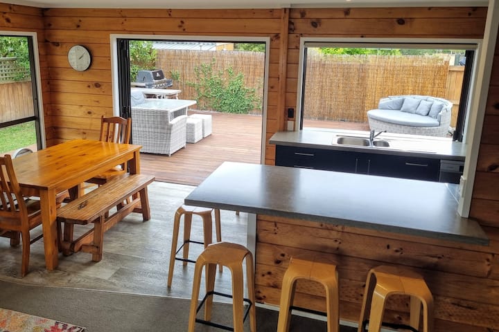 Foodies Oasis - ブライトウォーター