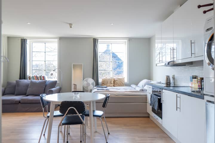 Lys Og Moderne Leilighet I Rolig Gate - Oslo