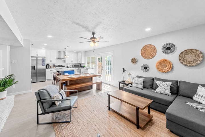 Colony Retreat | 4 Br | Centrally Located - Frisco, TX
