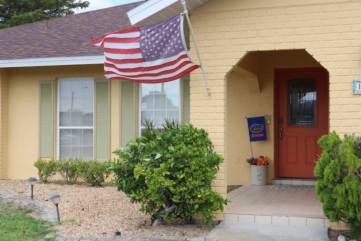Cape Coral 3/2 Canal/pool Discounts Expiring Soon - Cape Coral, FL