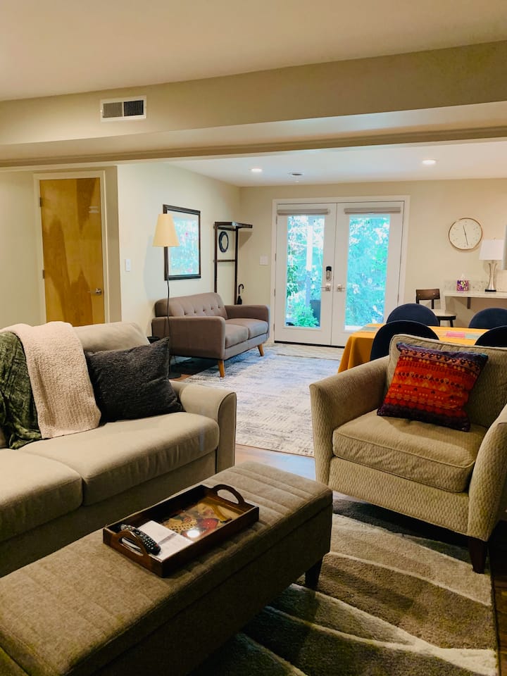 Garden Oasis Adu 
2 Bdr/3 Beds
King, Queen, Full - Bellevue, WA