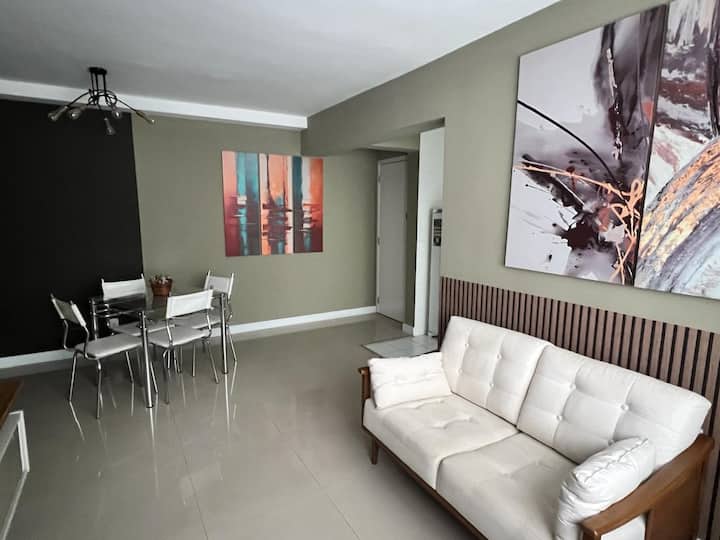 Apê Reformado Com 2qts, 2bwc, Piscina, Academia - Curitiba