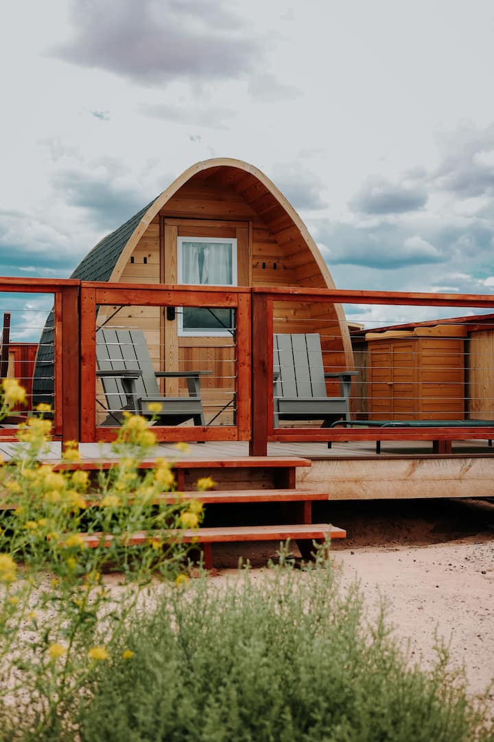 Cozy Desert Glamping Cedar Pod, National Parks - Utah