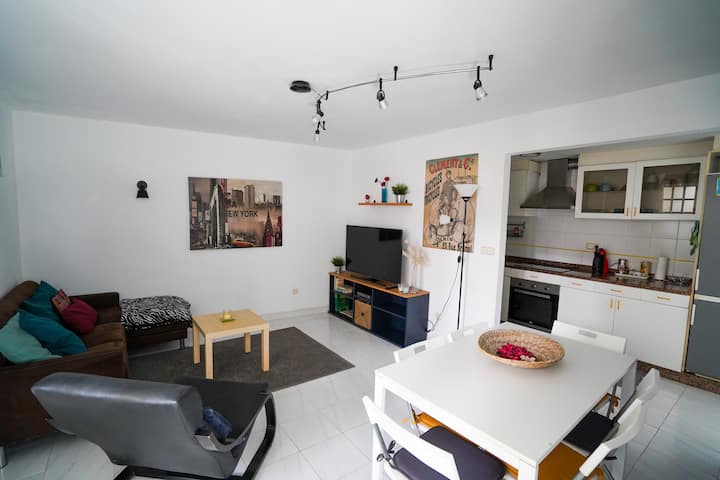 Apto. Con 3 Dormitorios Y Garaje. - El Grove