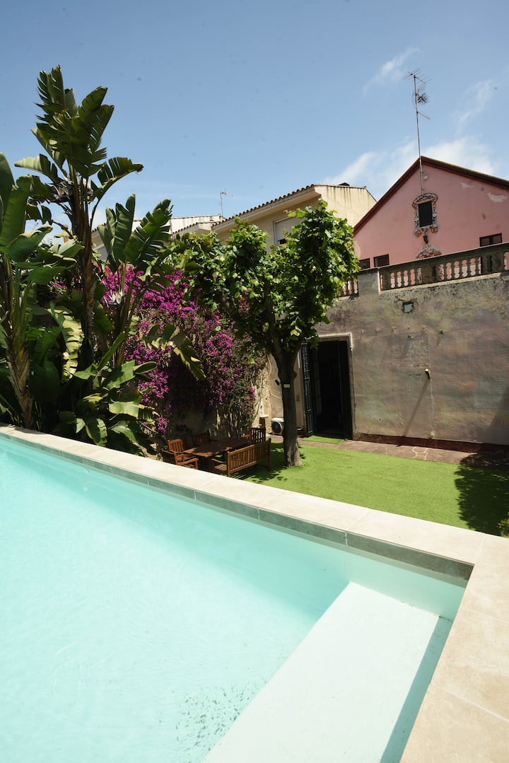 Casa Modernista Con Piscina Y Aparcamiento Privado - Mataró