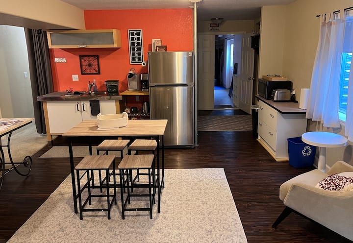 Spacious Private Space Near Downtown. - Boulder, CO
