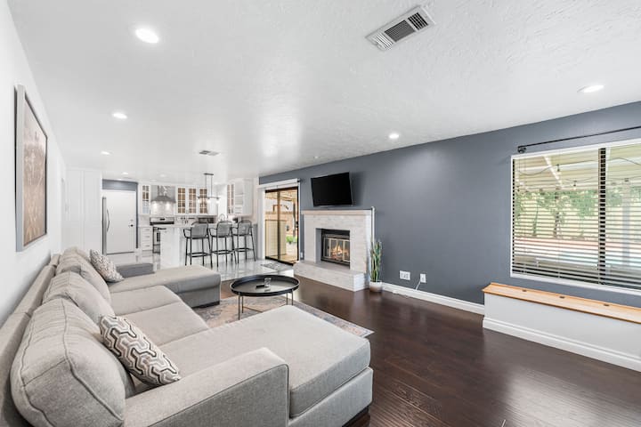 Modern 3-bedroom Home With A Pool - Lancaster, CA