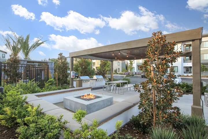 Entire Unit/nice Area, Resort Type Amenities/pool - Sacramento, CA