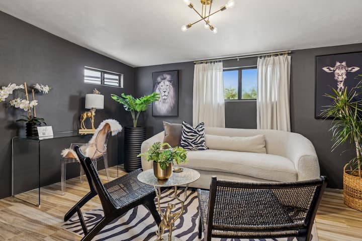 The Galoasis | New, Pool, King Bed & Parking - Tucson, AZ