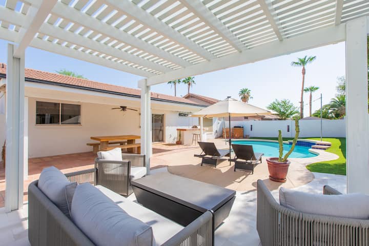 Free Heated Pool + Updated Backyard + Amazing Home - Gilbert, AZ